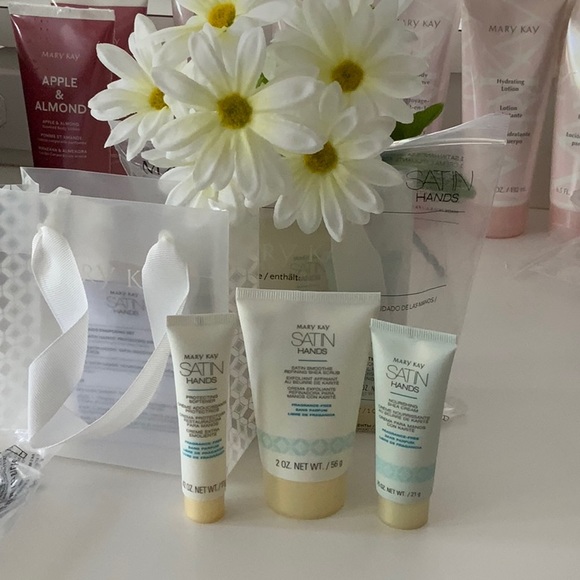 Mary Kay | Bath & Body | Mary Kay Satin Hands Set Price Per Set Nwt In ...